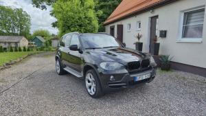 Black BMW X5 2008 in Klaipeda, with an engine capacity of 3.00 L and mileage of 426 thousand km for 8900 €, photo  on AUTOMOTO.COM.LV