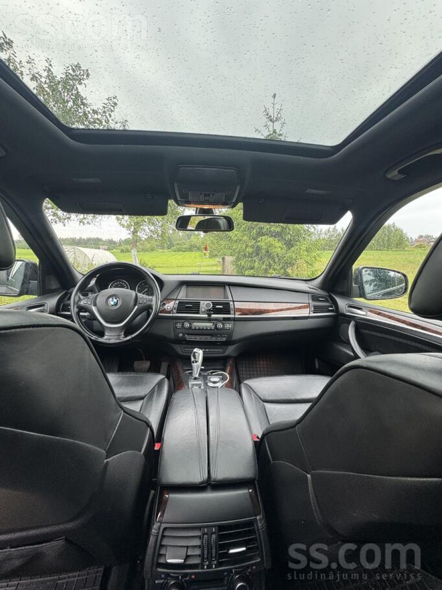 Black BMW X5 2008 in Rezekne, with an engine capacity of 3.00 L and mileage of 267 thousand km for 9700 €, photo 2 on AUTOMOTO.COM.LV