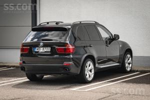 Melns BMW X5 2008 Rīga, ar dzinēja tilpumu 3.00 L un nobraukumu 352 tūkst. km par 7500 €, foto 5 vietnē AUTOMOTO.COM.LV