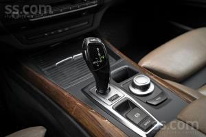 Melns BMW X5 2008 Rīga, ar dzinēja tilpumu 3.00 L un nobraukumu 352 tūkst. km par 7500 €, foto 21 vietnē AUTOMOTO.COM.LV