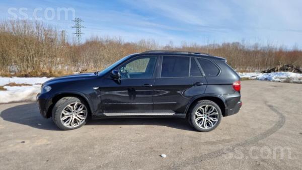 Melns BMW X5 2008 Cēsis, ar dzinēja tilpumu 3.00 L un nobraukumu 369 tūkst. km par 8700 €, foto 3 vietnē AUTOMOTO.COM.LV