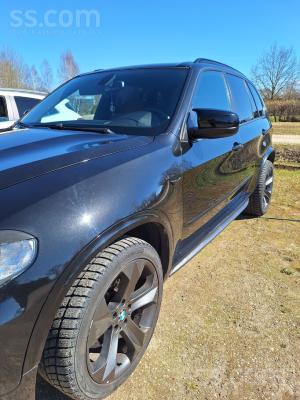 Black BMW X5 2008 in Riga, with an engine capacity of 3.00 L and mileage of 280 thousand km for 10700 €, photo 3 on AUTOMOTO.COM.LV