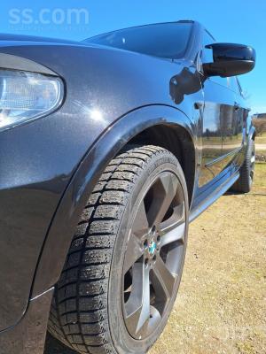 Black BMW X5 2008 in Riga, with an engine capacity of 3.00 L and mileage of 280 thousand km for 10700 €, photo 5 on AUTOMOTO.COM.LV