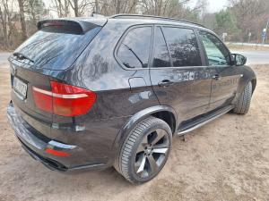 Black BMW X5 2008 in Riga, with an engine capacity of 3.00 L and mileage of 280 thousand km for 10700 €, photo 11 on AUTOMOTO.COM.LV