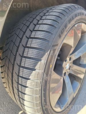 Black BMW X5 2008 in Riga, with an engine capacity of 3.00 L and mileage of 280 thousand km for 10700 €, photo 15 on AUTOMOTO.COM.LV
