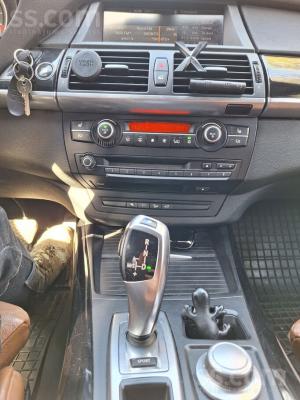 Black BMW X5 2008 in Riga, with an engine capacity of 3.00 L and mileage of 280 thousand km for 10700 €, photo 19 on AUTOMOTO.COM.LV