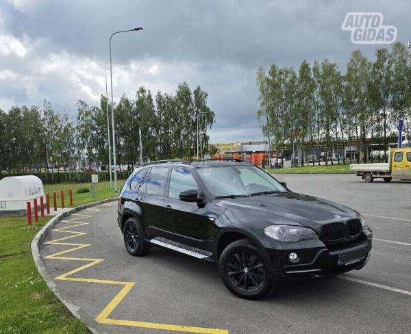 Black BMW X5 2008 in Vilnius, with an engine capacity of 3.00 L and mileage of 373 thousand km for 7500 €, photo 1 on AUTOMOTO.COM.LV