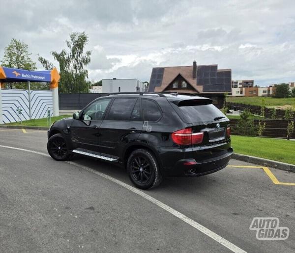 Black BMW X5 2008 in Vilnius, with an engine capacity of 3.00 L and mileage of 373 thousand km for 7500 €, photo 7 on AUTOMOTO.COM.LV