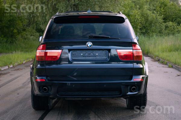 Black BMW X5 2008 in Jelgava, with an engine capacity of 3.00 L and mileage of 269 thousand km for 13200 €, photo 5 on AUTOMOTO.COM.LV