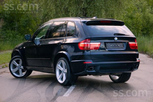 Black BMW X5 2008 in Jelgava, with an engine capacity of 3.00 L and mileage of 269 thousand km for 13200 €, photo 6 on AUTOMOTO.COM.LV