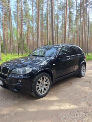 Black BMW X5 2008 in Valmiera, with an engine capacity of 3.00 L and mileage of 282 thousand km for 7795 €, photo 3 on AUTOMOTO.COM.LV