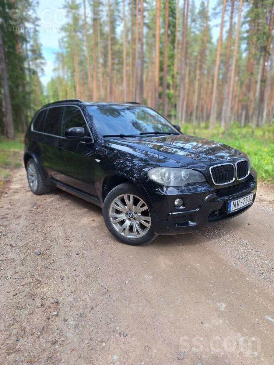 Black BMW X5 2008 in Valmiera, with an engine capacity of 3.00 L and mileage of 282 thousand km for 7795 €, photo 4 on AUTOMOTO.COM.LV