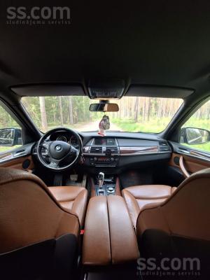 Black BMW X5 2008 in Valmiera, with an engine capacity of 3.00 L and mileage of 282 thousand km for 7795 €, photo 7 on AUTOMOTO.COM.LV