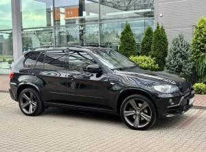 Melns BMW X5 2008 Rīga, ar dzinēja tilpumu 3.00 L un nobraukumu 306 tūkst. km par 9300 €, foto  vietnē AUTOMOTO.COM.LV