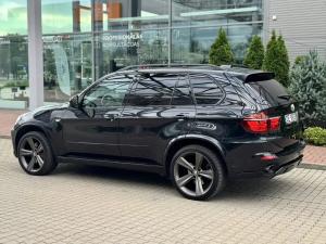 Black BMW X5 2008 in Riga, with an engine capacity of 3.00 L and mileage of 306 thousand km for 9300 €, photo 5 on AUTOMOTO.COM.LV
