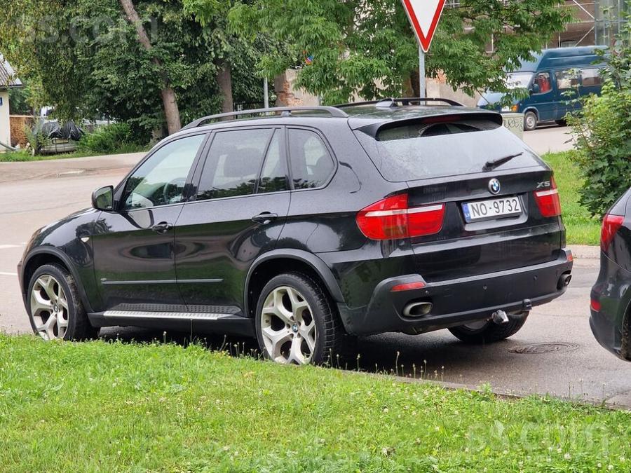 Melns BMW X5 2008 Dobele, ar dzinēja tilpumu 4.80 L un nobraukumu 312 tūkst. km par 8500 €, foto 13 vietnē AUTOMOTO.COM.LV