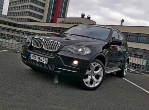 Black BMW X5 2008 in Riga, with an engine capacity of 3.00 L and mileage of 304 thousand km for 10900 €, photo  on AUTOMOTO.COM.LV