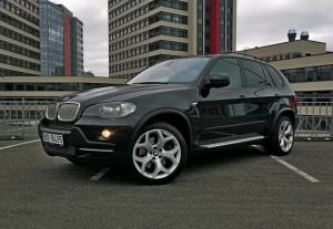 Black BMW X5 2008 in Riga, with an engine capacity of 3.00 L and mileage of 304 thousand km for 10900 €, photo 3 on AUTOMOTO.COM.LV