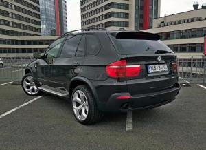 Black BMW X5 2008 in Riga, with an engine capacity of 3.00 L and mileage of 304 thousand km for 10900 €, photo 5 on AUTOMOTO.COM.LV