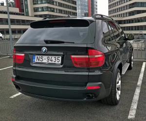 Black BMW X5 2008 in Riga, with an engine capacity of 3.00 L and mileage of 304 thousand km for 10900 €, photo 8 on AUTOMOTO.COM.LV