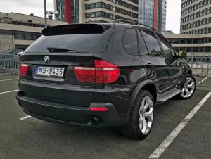 Black BMW X5 2008 in Riga, with an engine capacity of 3.00 L and mileage of 304 thousand km for 10900 €, photo 9 on AUTOMOTO.COM.LV