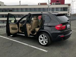 Black BMW X5 2008 in Riga, with an engine capacity of 3.00 L and mileage of 304 thousand km for 10900 €, photo 11 on AUTOMOTO.COM.LV