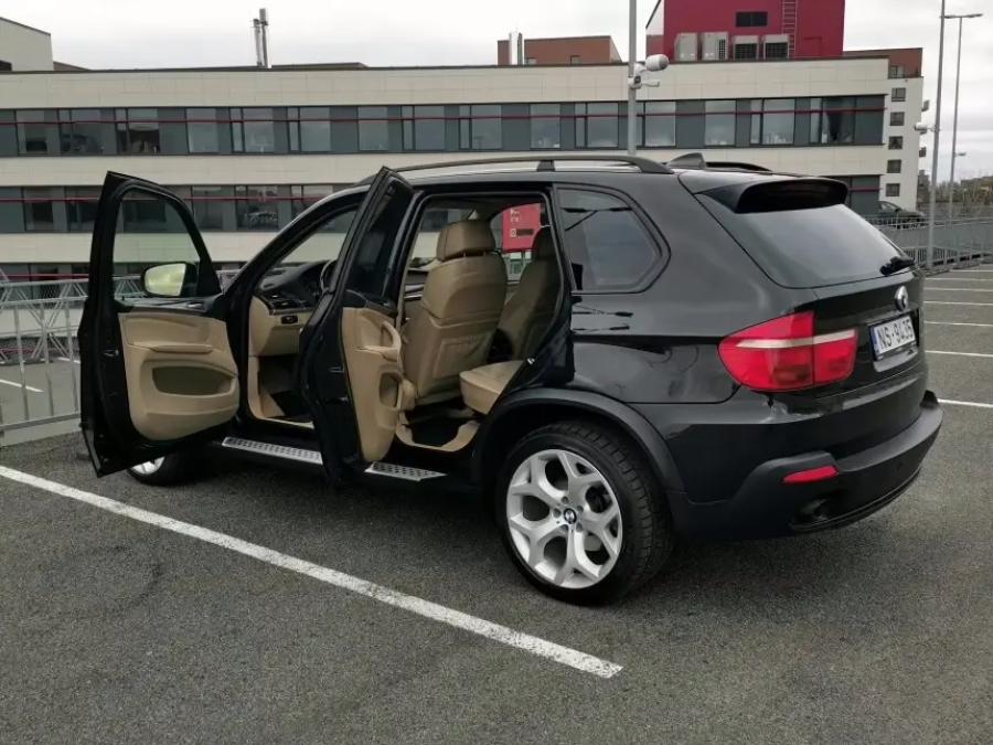 Black BMW X5 2008 in Riga, with an engine capacity of 3.00 L and mileage of 304 thousand km for 10900 €, photo 11 on AUTOMOTO.COM.LV