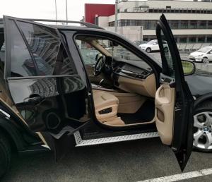 Black BMW X5 2008 in Riga, with an engine capacity of 3.00 L and mileage of 304 thousand km for 10900 €, photo 14 on AUTOMOTO.COM.LV