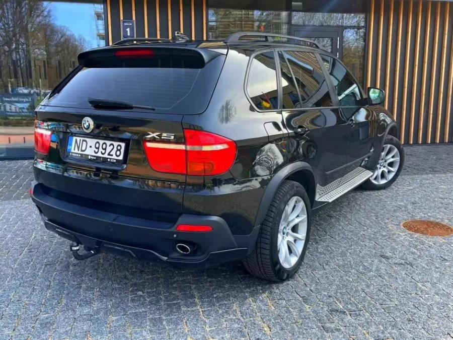Black BMW X5 2008 in Riga, with an engine capacity of 3.00 L and mileage of 262 thousand km for 11290 €, photo 6 on AUTOMOTO.COM.LV