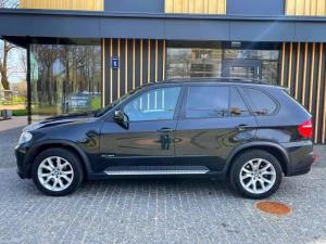 Black BMW X5 2008 in Riga, with an engine capacity of 3.00 L and mileage of 262 thousand km for 11290 €, photo 9 on AUTOMOTO.COM.LV