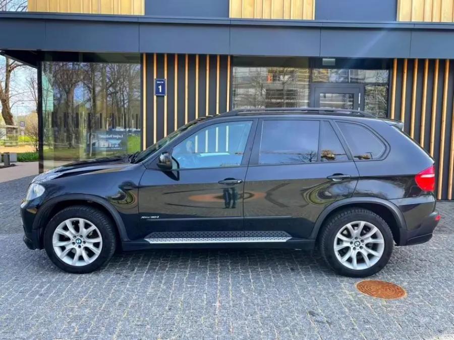 Black BMW X5 2008 in Riga, with an engine capacity of 3.00 L and mileage of 262 thousand km for 11290 €, photo 9 on AUTOMOTO.COM.LV