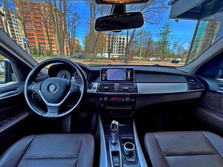 Black BMW X5 2008 in Riga, with an engine capacity of 3.00 L and mileage of 262 thousand km for 11290 €, photo 12 on AUTOMOTO.COM.LV