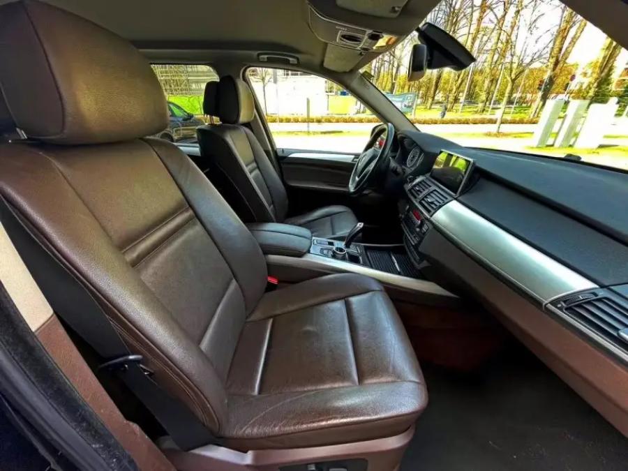 Black BMW X5 2008 in Riga, with an engine capacity of 3.00 L and mileage of 262 thousand km for 11290 €, photo 14 on AUTOMOTO.COM.LV