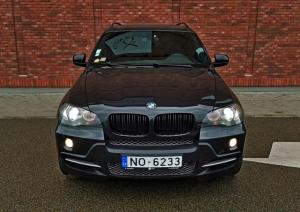 Black BMW X5 2008 in Riga, with an engine capacity of 3.00 L and mileage of 297 thousand km for 12100 €, photo 4 on AUTOMOTO.COM.LV