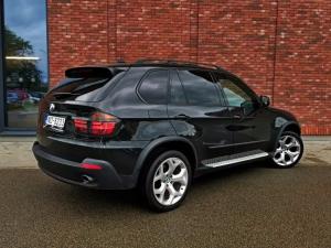 Black BMW X5 2008 in Riga, with an engine capacity of 3.00 L and mileage of 297 thousand km for 12100 €, photo 10 on AUTOMOTO.COM.LV