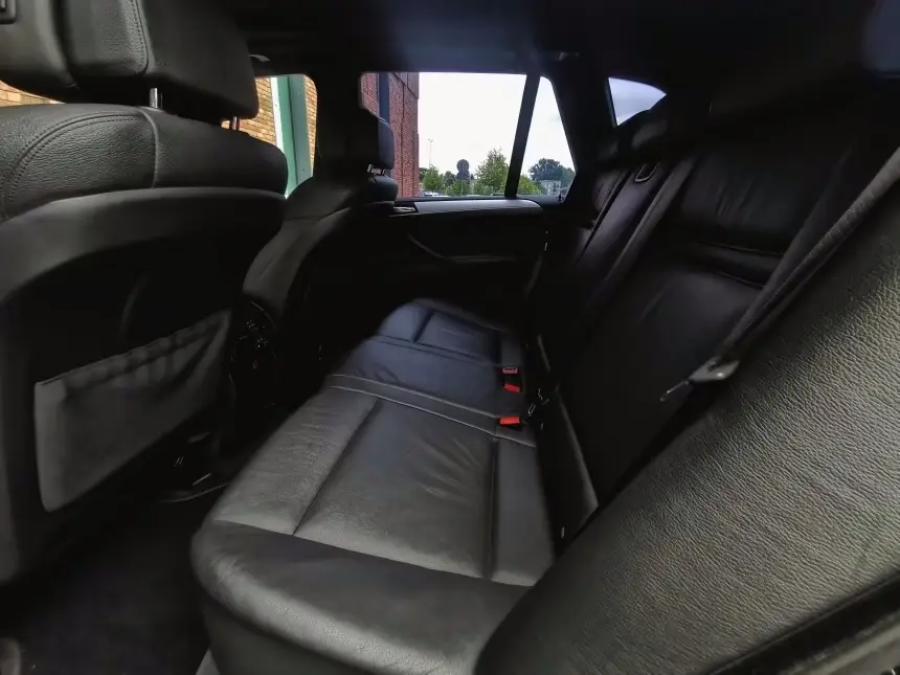 Black BMW X5 2008 in Riga, with an engine capacity of 3.00 L and mileage of 297 thousand km for 12100 €, photo 14 on AUTOMOTO.COM.LV