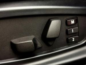 Black BMW X5 2008 in Riga, with an engine capacity of 3.00 L and mileage of 297 thousand km for 12100 €, photo 19 on AUTOMOTO.COM.LV