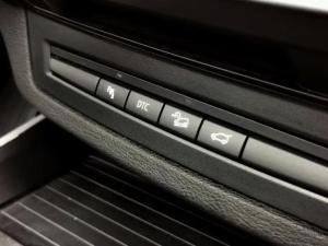 Black BMW X5 2008 in Riga, with an engine capacity of 3.00 L and mileage of 297 thousand km for 12100 €, photo 21 on AUTOMOTO.COM.LV