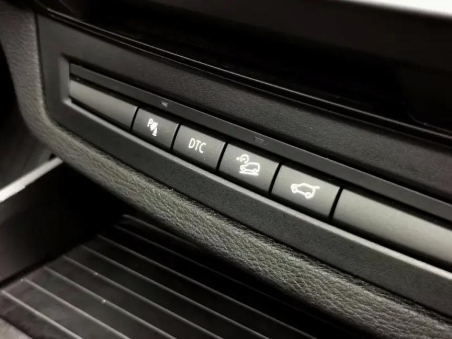 Black BMW X5 2008 in Riga, with an engine capacity of 3.00 L and mileage of 297 thousand km for 12100 €, photo 21 on AUTOMOTO.COM.LV