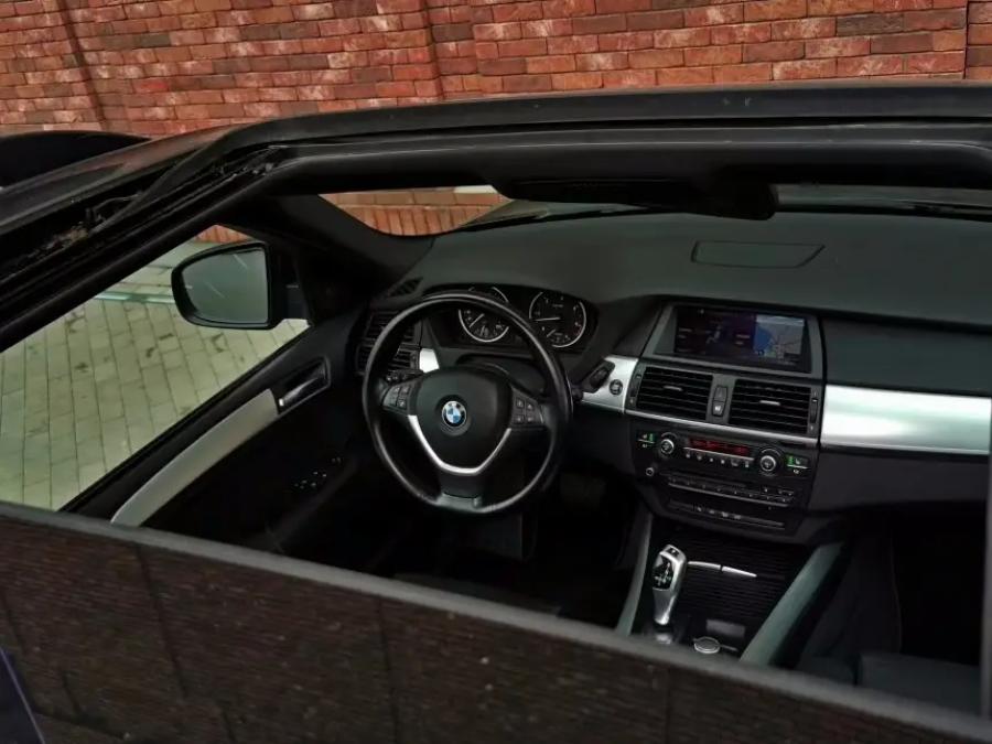 Black BMW X5 2008 in Riga, with an engine capacity of 3.00 L and mileage of 297 thousand km for 12100 €, photo 24 on AUTOMOTO.COM.LV