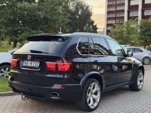 Черный БМВ Х5 2008 в Рига, объемом двигателя 3.00 л и пробегом 317 тыс. км за 8990 €, фото 3 на AUTOMOTO.COM.LV