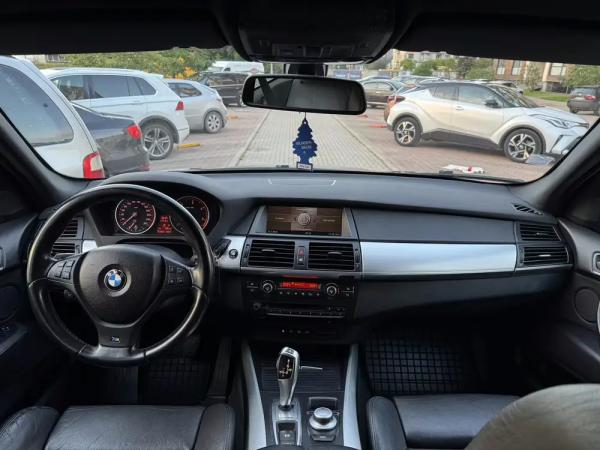 Melns BMW X5 2008 Rīga, ar dzinēja tilpumu 3.00 L un nobraukumu 317 tūkst. km par 8990 €, foto 9 vietnē AUTOMOTO.COM.LV