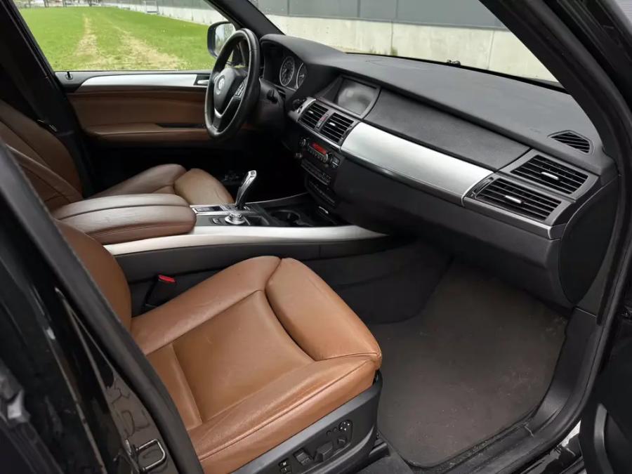 Melns BMW X5 2008 Rīga, ar dzinēja tilpumu 3.00 L un nobraukumu 247 tūkst. km par 3200 €, foto 9 vietnē AUTOMOTO.COM.LV