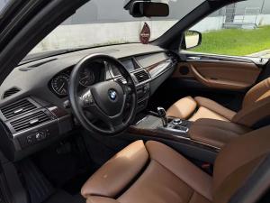 Melns BMW X5 2008 Rīga, ar dzinēja tilpumu 3.00 L un nobraukumu 399 tūkst. km par 8200 €, foto 9 vietnē AUTOMOTO.COM.LV