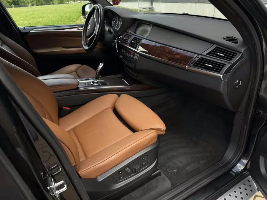 Melns BMW X5 2008 Rīga, ar dzinēja tilpumu 3.00 L un nobraukumu 399 tūkst. km par 8200 €, foto 10 vietnē AUTOMOTO.COM.LV