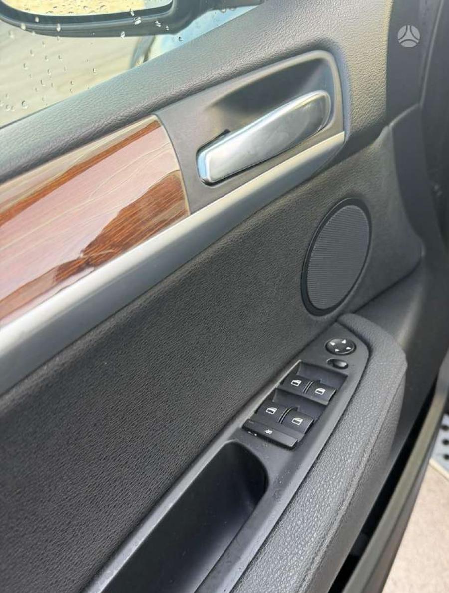 Melns BMW X5 2008 Kretinga, ar dzinēja tilpumu 3.00 L un nobraukumu 240 tūkst. km par 8750 €, foto 14 vietnē AUTOMOTO.COM.LV