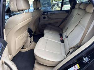 Melns BMW X5 2008 Utena, ar dzinēja tilpumu 2.99 L un nobraukumu 450 tūkst. km par 6500 €, foto 8 vietnē AUTOMOTO.COM.LV