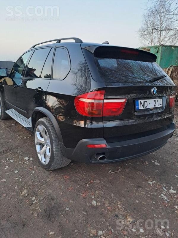 Black BMW X5 2008 in Jelgava, with an engine capacity of 3.00 L and mileage of 302 thousand km for 8500 €, photo 3 on AUTOMOTO.COM.LV