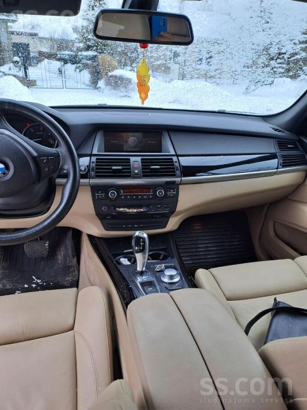 Black BMW X5 2008 in Jelgava, with an engine capacity of 3.00 L and mileage of 302 thousand km for 8500 €, photo 7 on AUTOMOTO.COM.LV