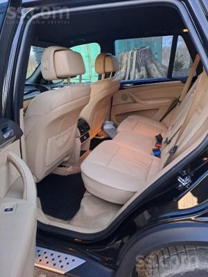 Melns BMW X5 2008 Jelgava, ar dzinēja tilpumu 3.00 L un nobraukumu 302 tūkst. km par 8500 €, foto 6 vietnē AUTOMOTO.COM.LV